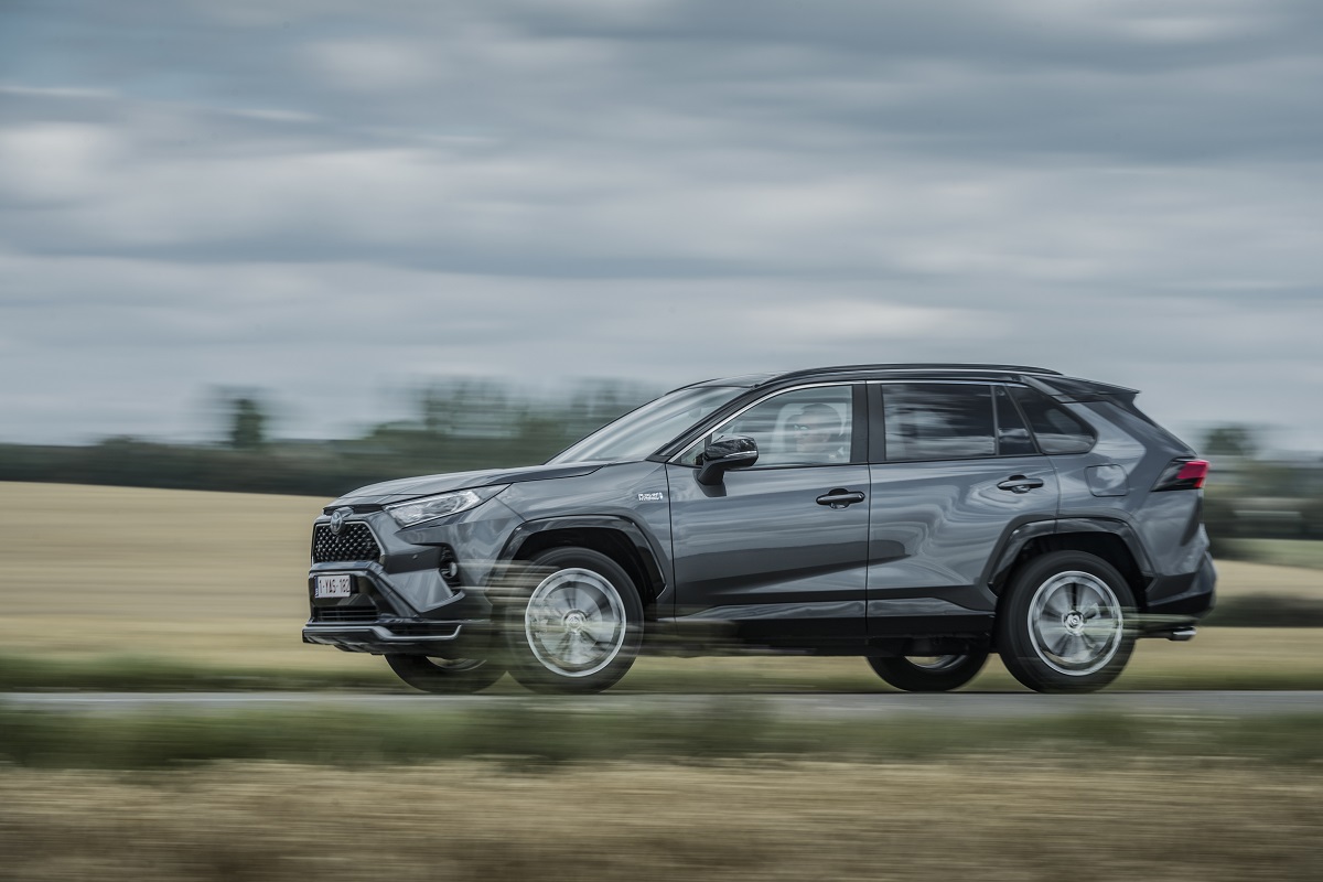 Toyota RAV4 Plug-in Hybrid: prestazioni, autonomia e prezzo | Alla Guida