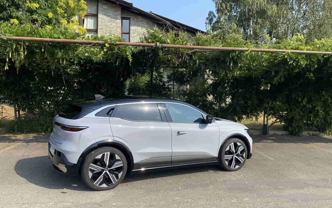 Renault Megane E-Tech Electric, caratteristiche e prova su strada ...