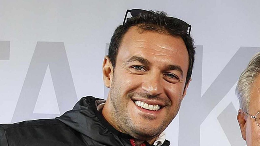 Chi è il commentatore SKY Matteo Bobbi: una carriera nelle corse e ...