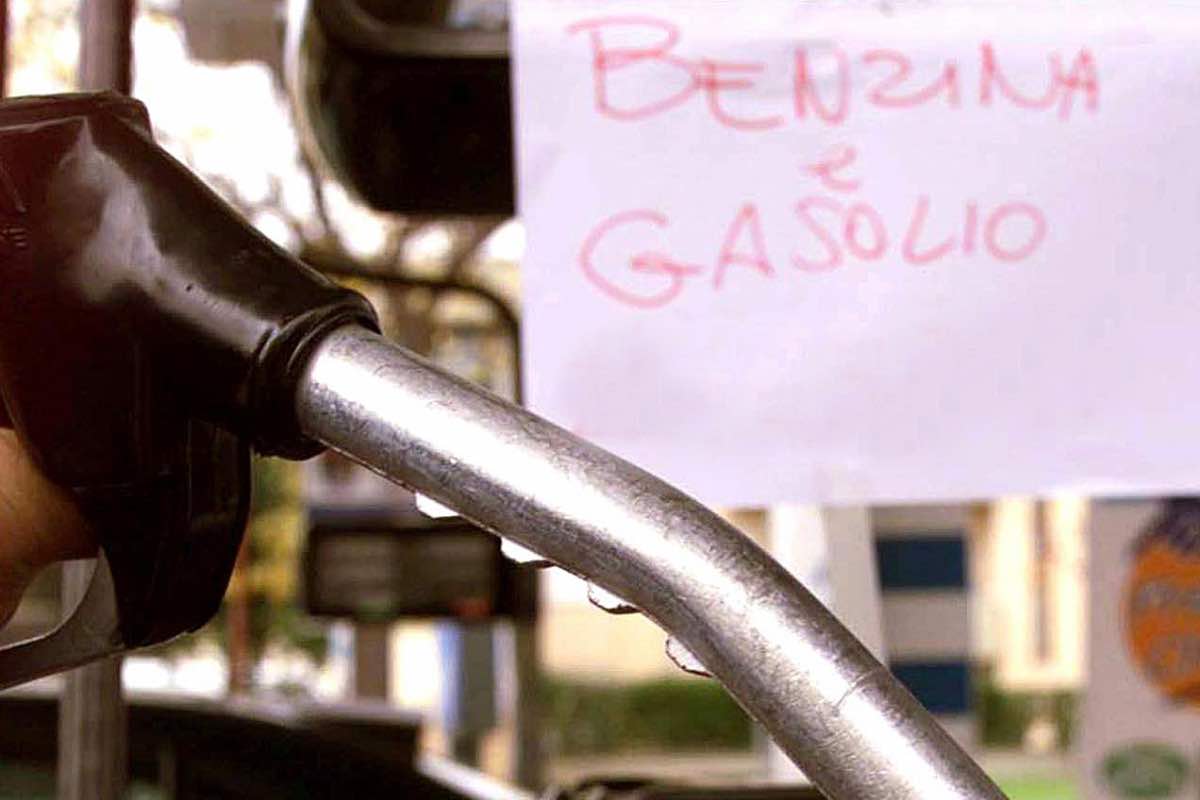 Bonus benzina, 80 euro in arrivo sulle carte degli italiani: tutto ciò che c'è da sapere | Allaguida