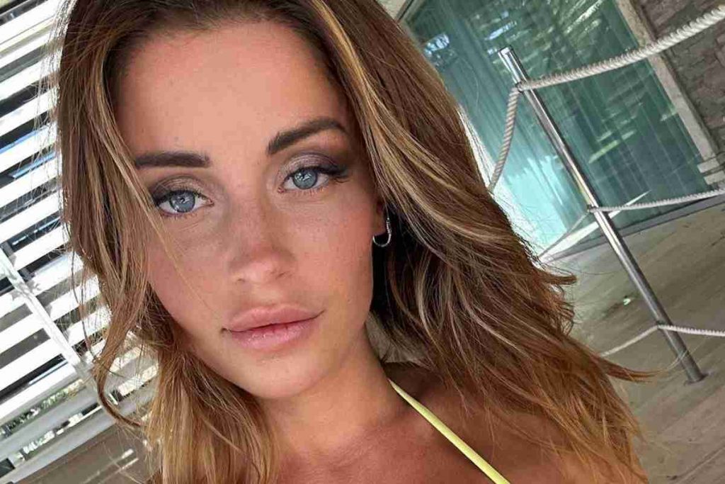 Elisa Mazzucchelli, décolleté esplosivo e mini vestitino: fan in ...