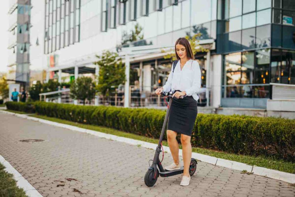 Su Amazon il monopattino elettrico più desiderato al mondo: autonomia top, luci LED e prezzo ...