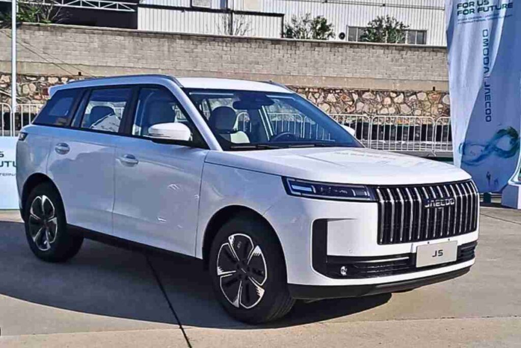 Range Rover, sbarca anche in Italia il clone cinese: a questo prezzo ...