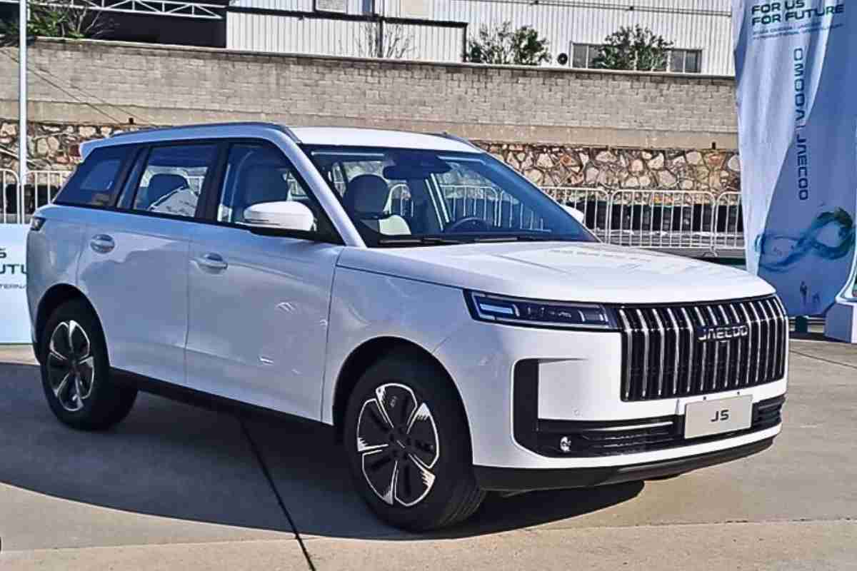 Range Rover, sbarca anche in Italia il clone cinese: a questo prezzo ...