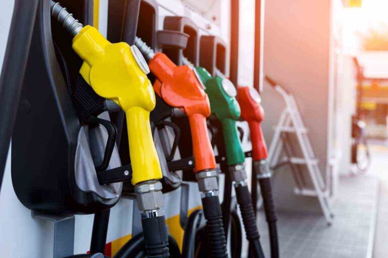 Allarme nuova tassa sulla benzina, stangata in arrivo dall'Europa: gli ...